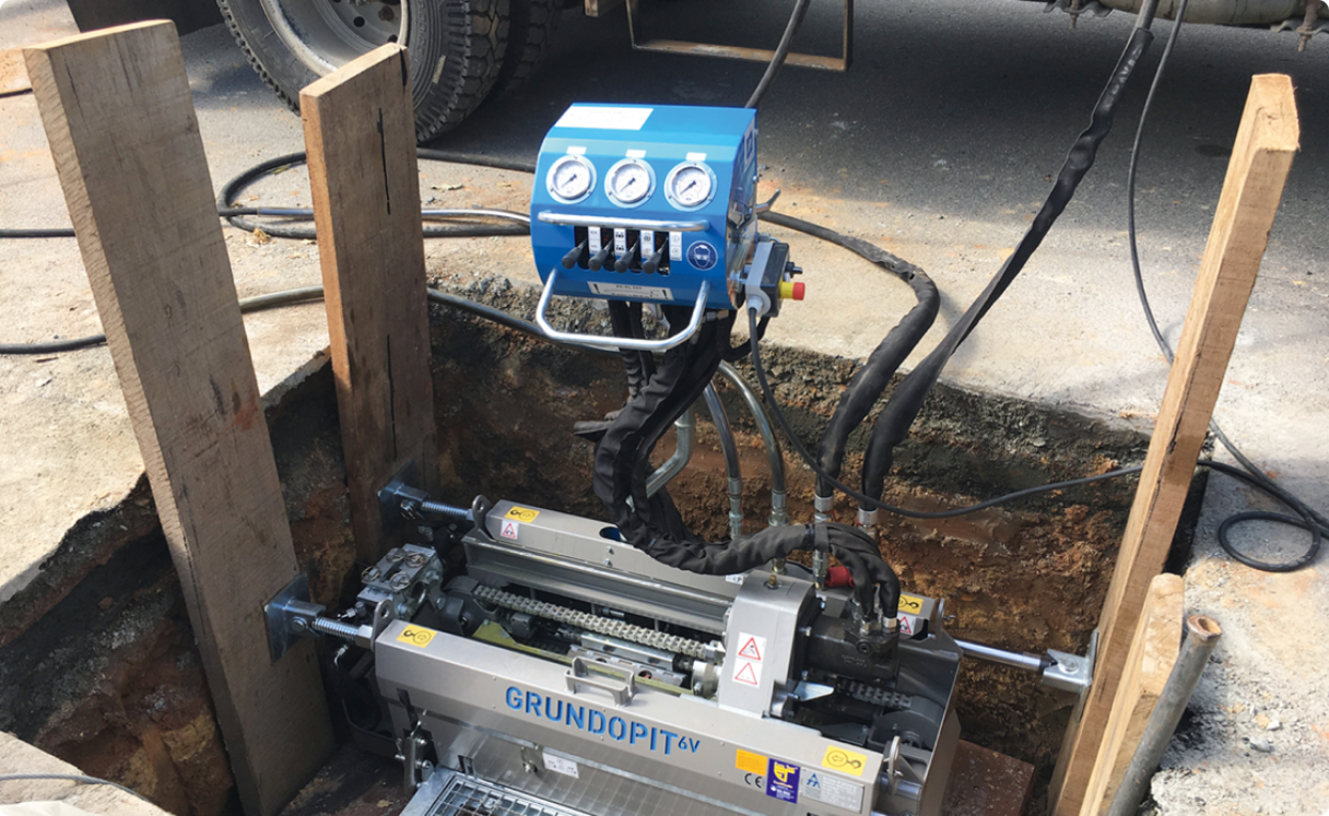 Neue Wasserleitung durch Steilhang mit GRUNDOPIT PS60 | Tracto